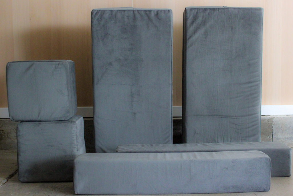 Cushy Kits – Cushy Couch